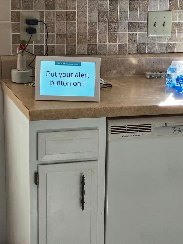 Digital Message Board and Clock for Dementia and Memory | Memoryboard