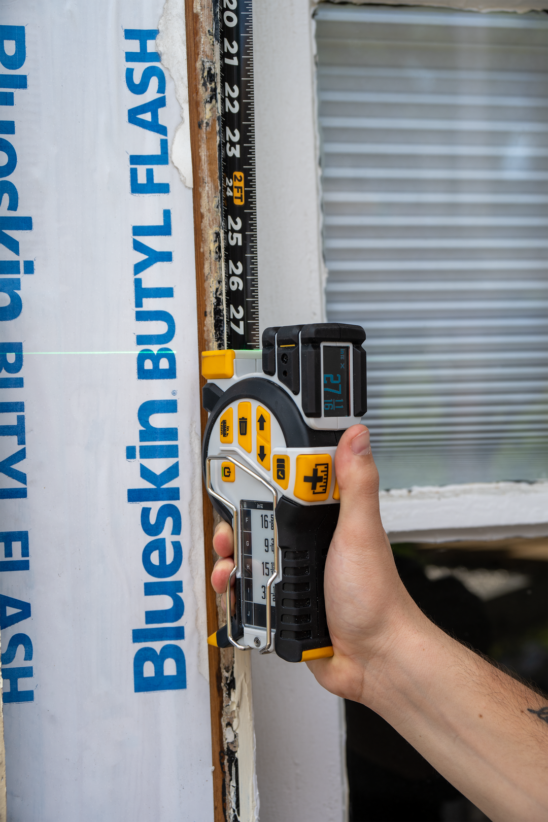 Digital Tape Measure vs Conventional Tape Measure — REEKON Tools